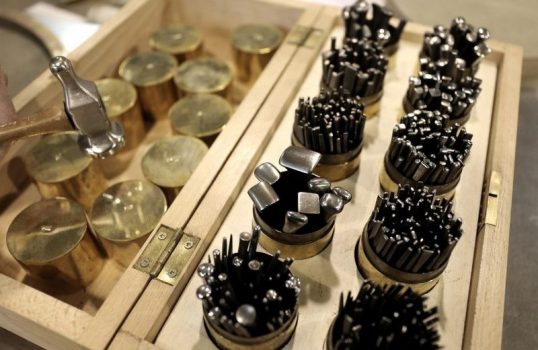 How the Metalwork Technique Gives an Aesthetic Look to Furniture – Best ...